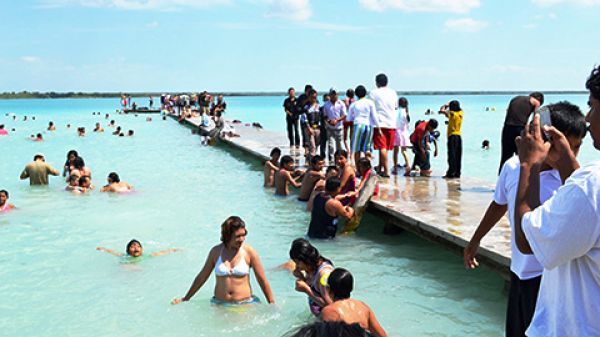 Pide diputado verificar supuesta contaminación de la laguna de Bacalar Pide diputado verificar supuesta contaminación de la laguna de Bacalar